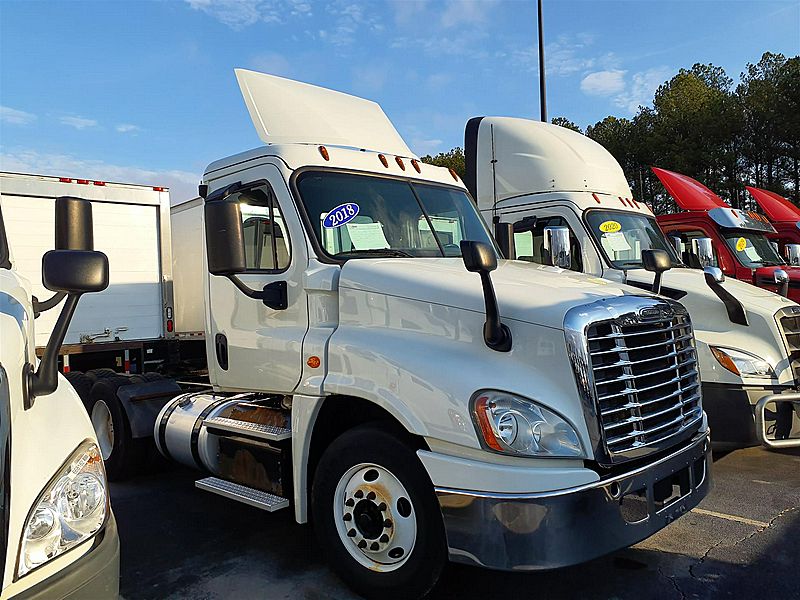 1998 Freightliner FL-70 For Sale | Day Cab | #744643