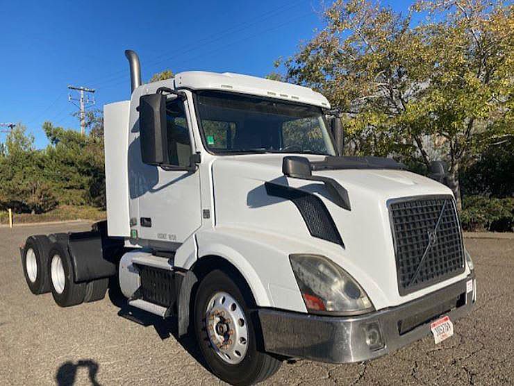 2017 Volvo VNL64T For Sale | Day Cab | #662416
