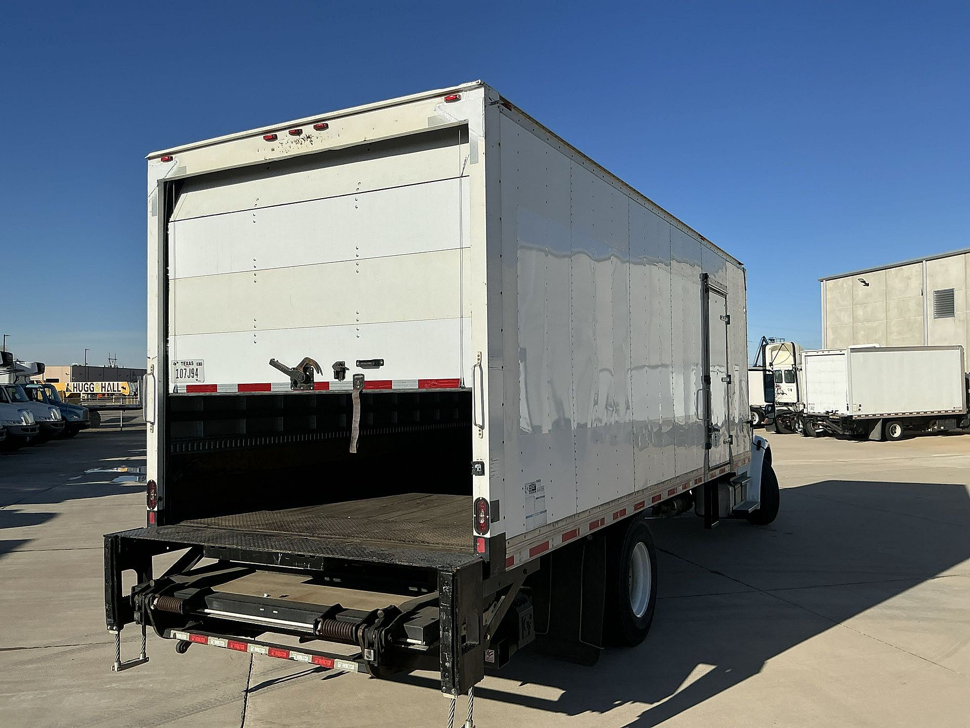 2018 Freightliner M2 106 For Sale | 24' Box | #757386