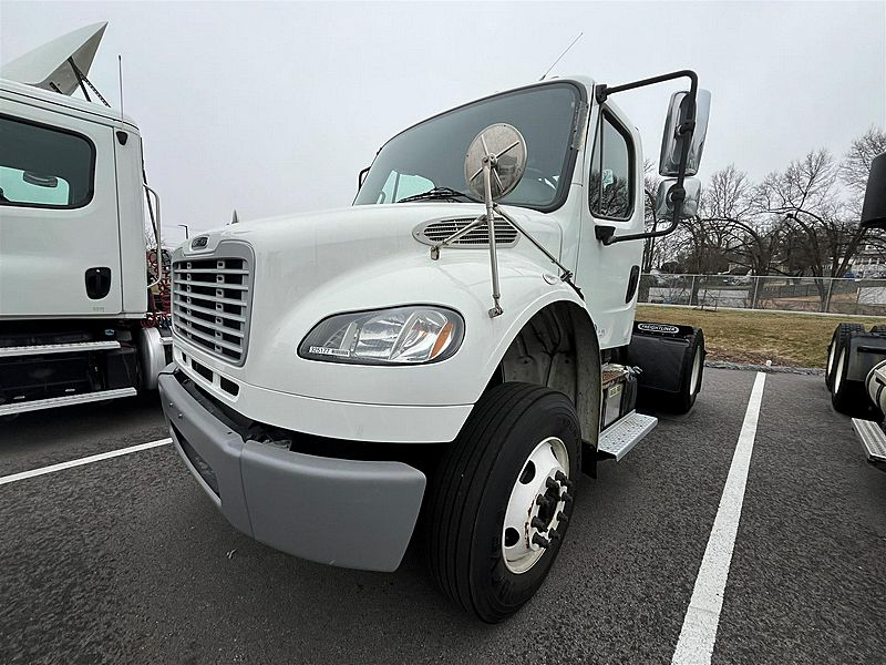 2015 Freightliner M2 106 For Sale | Day Cab | #325177