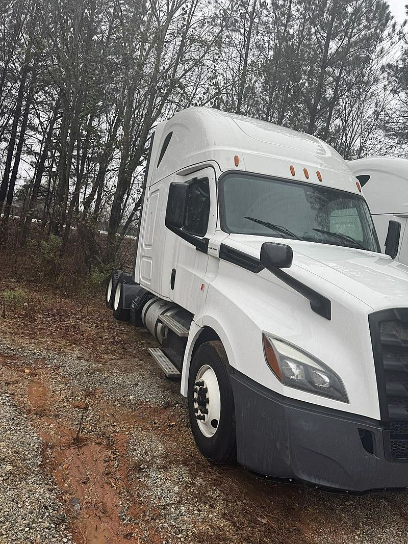 2017 Freightliner CASCADIA For Sale | 60" Sleeper | #584449