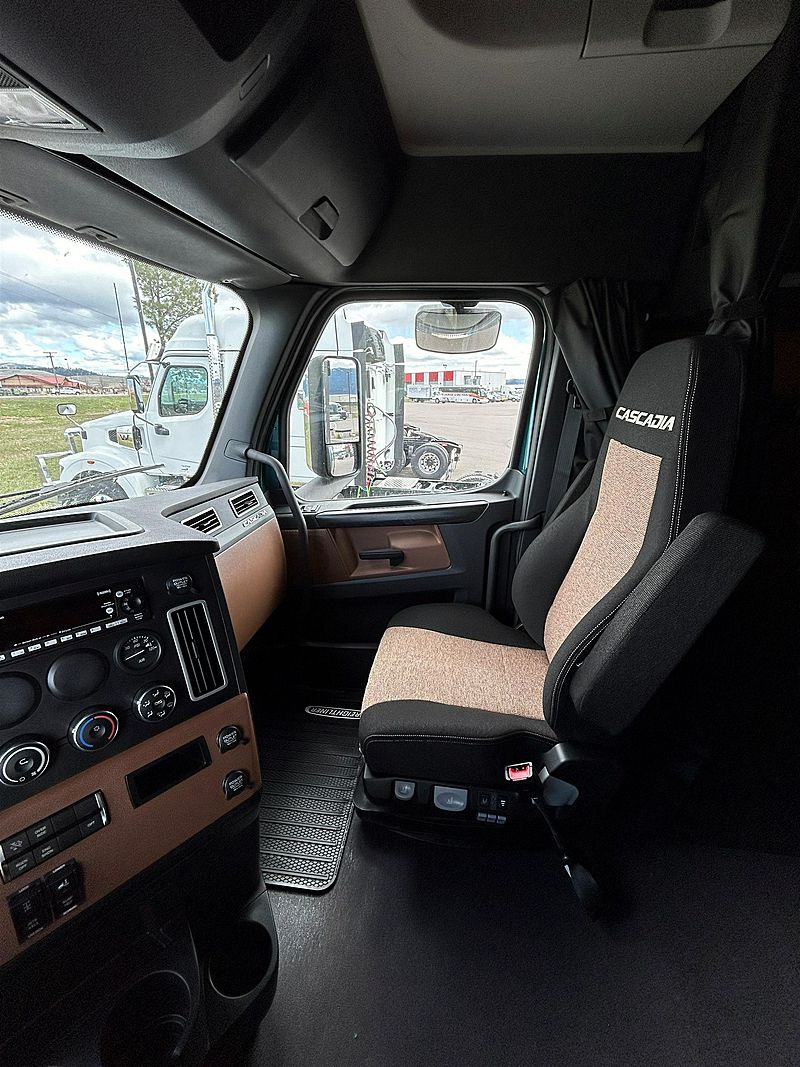 2025 Freightliner New Cascadia For Sale | 72" Sleeper | #827658
