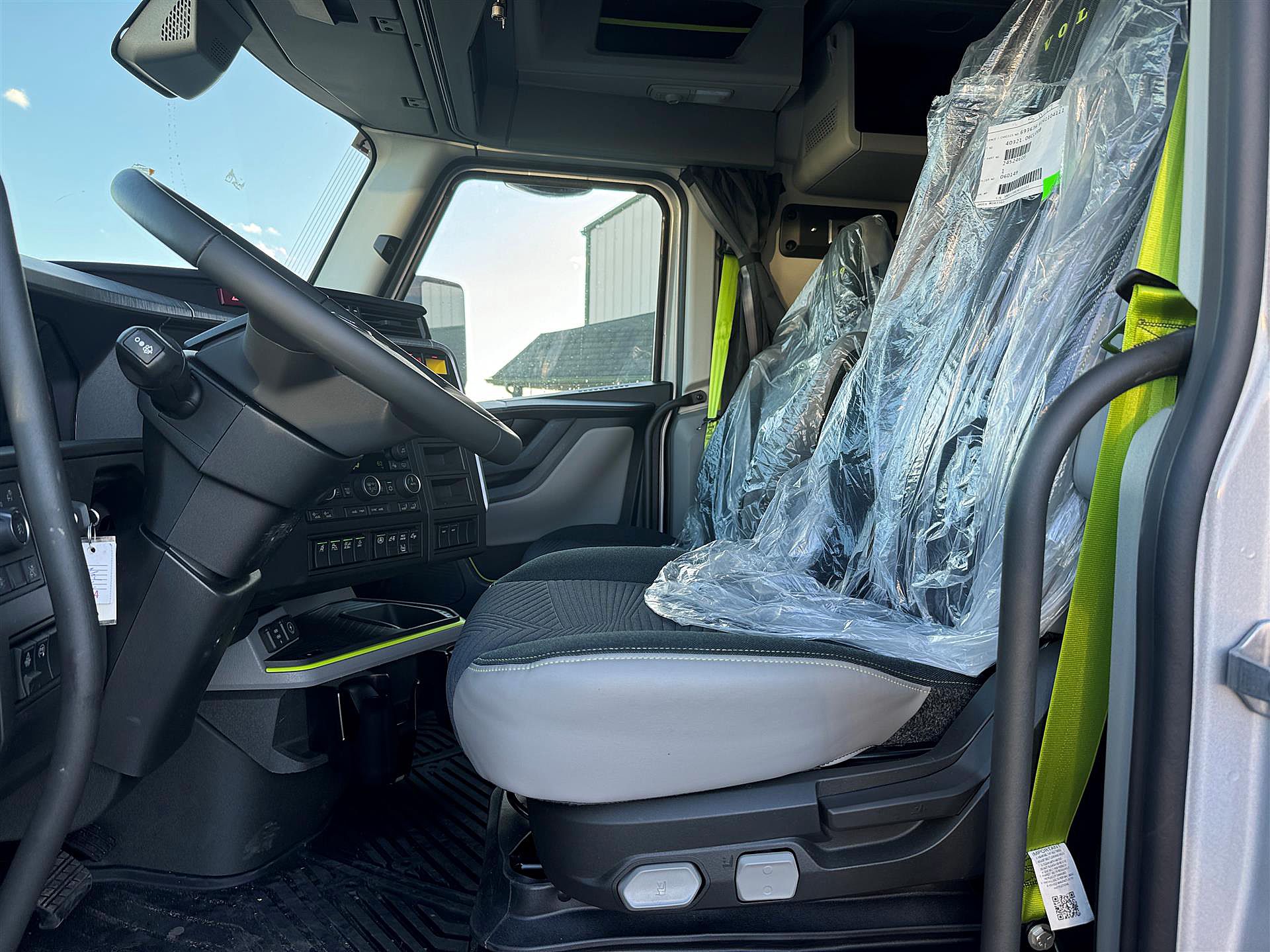 2026 Volvo VNL 860 For Sale | 74" Sleeper | #V699796
