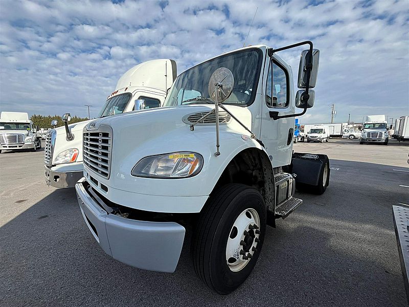 2015 Freightliner M2 106 For Sale | Day Cab | #325173