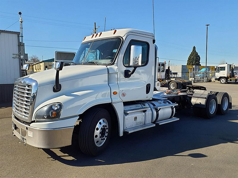 2018 Freightliner CASCADIA 125 For Sale | Day Cab | #685534