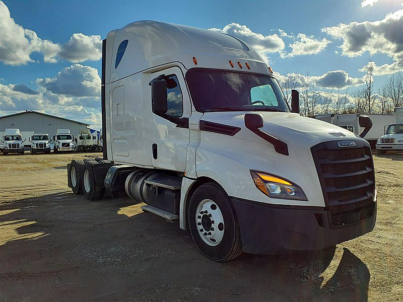 2018 Freightliner CASCADIA For Sale | 72" Sleeper | #582790
