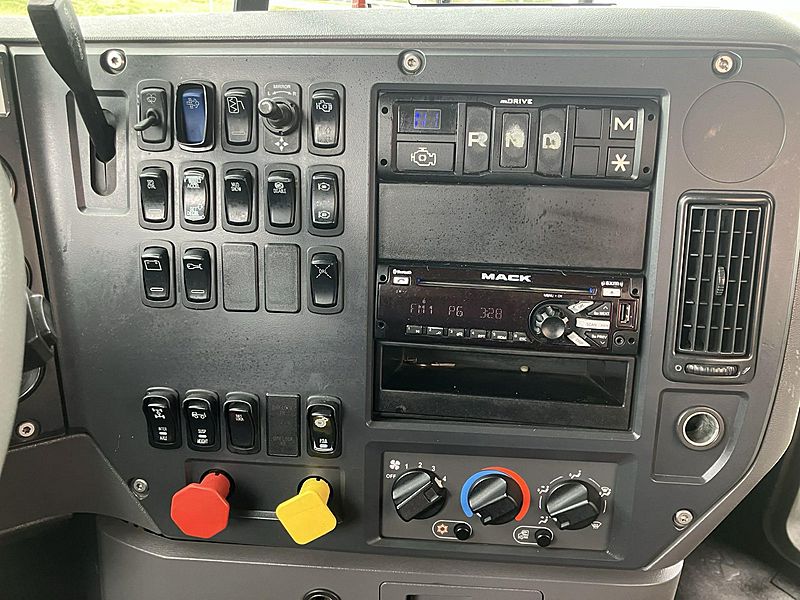 2015 Mack Pinnacle CHU613 For Sale | Day Cab | # 261496