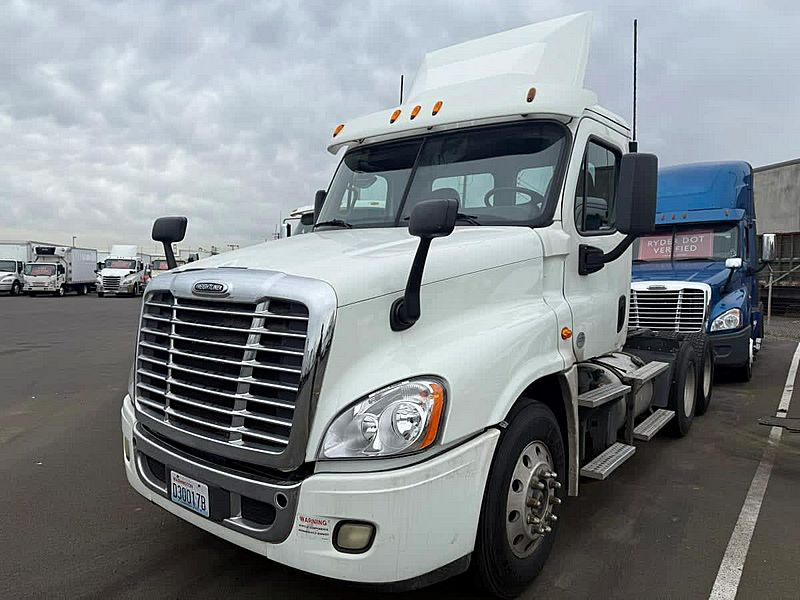 2015 Freightliner Cascadia Day Cabs For Sale | 1000+ Available