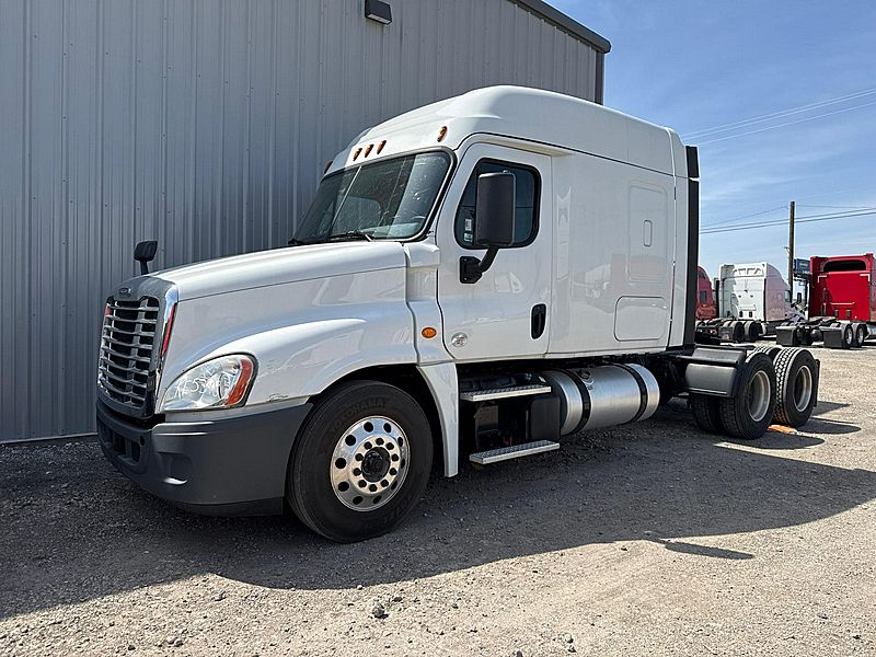 2019 Freightliner Cascadia For Sale | Mid Roof Sleeper | #SA3582