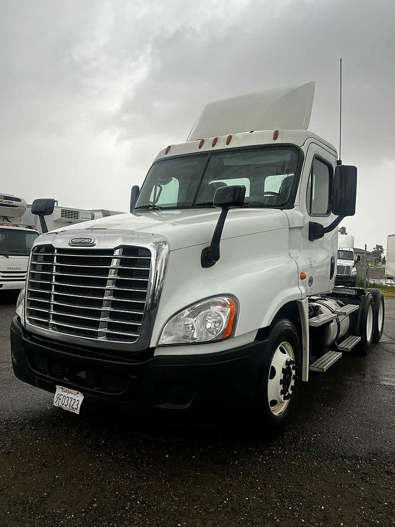 2015 Freightliner CASCADIA 125 For Sale | Day Cab | # 673522
