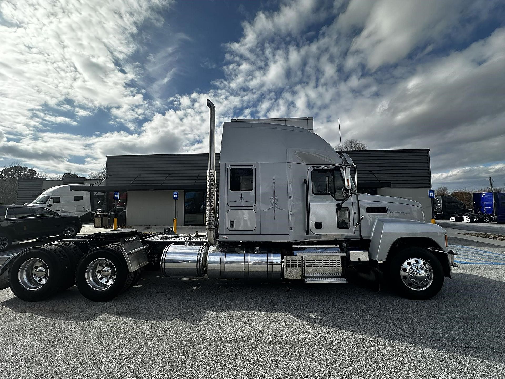 2022 Mack PINNACLE 64T For Sale | Raised Roof Sleeper Sleeper | #1223705