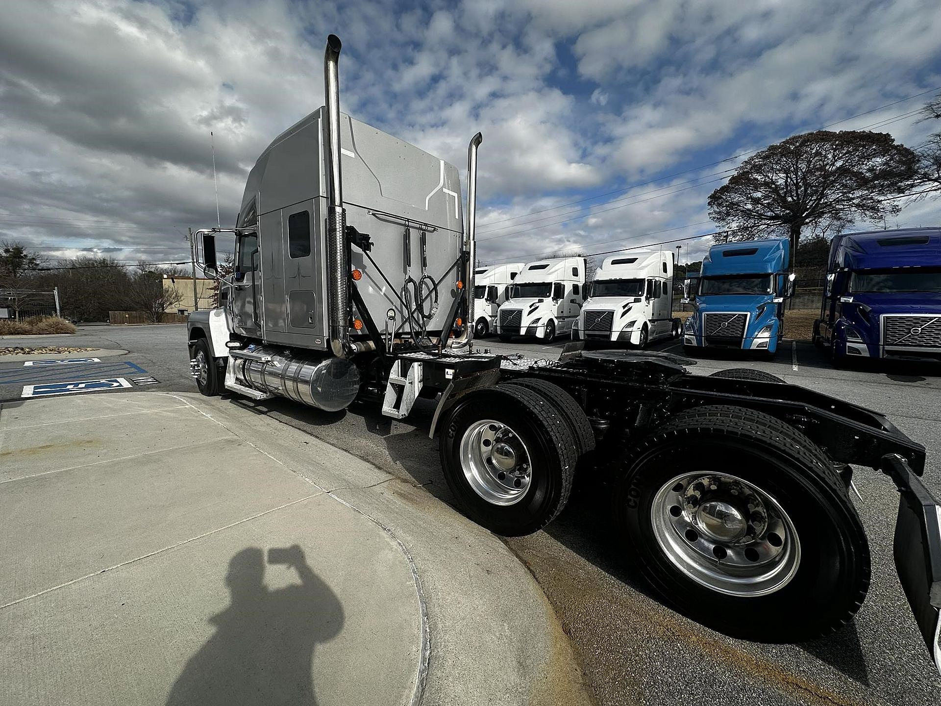 2022 Mack PINNACLE 64T For Sale | Raised Roof Sleeper Sleeper | #1223705