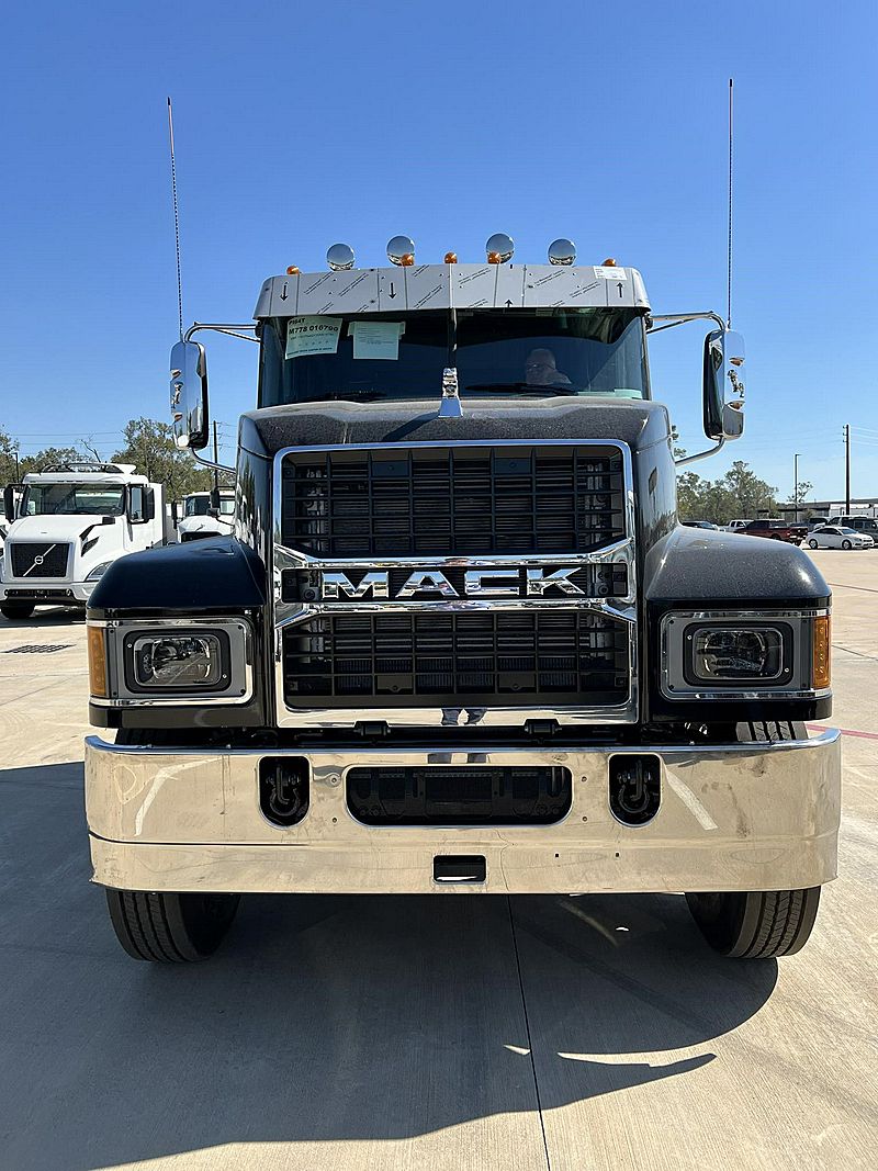 2025 Mack PINNACLE 64T For Sale | 48" Sleeper | #1220555