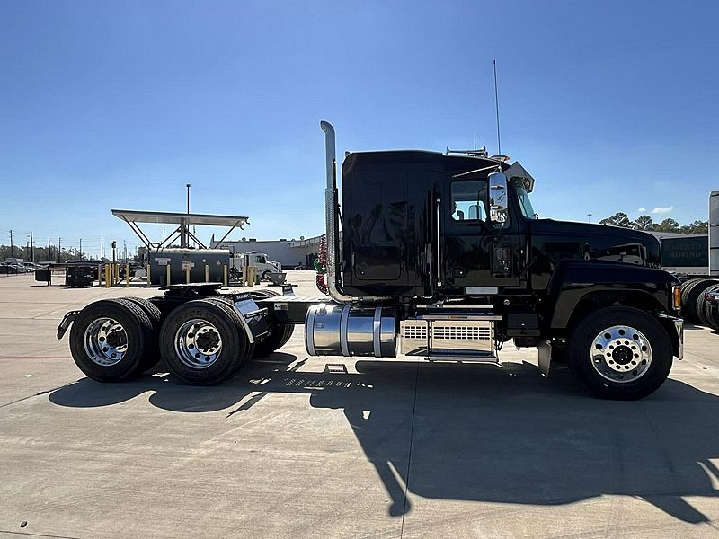 2025 Mack PINNACLE 64T For Sale | 48" Sleeper | # 5361071