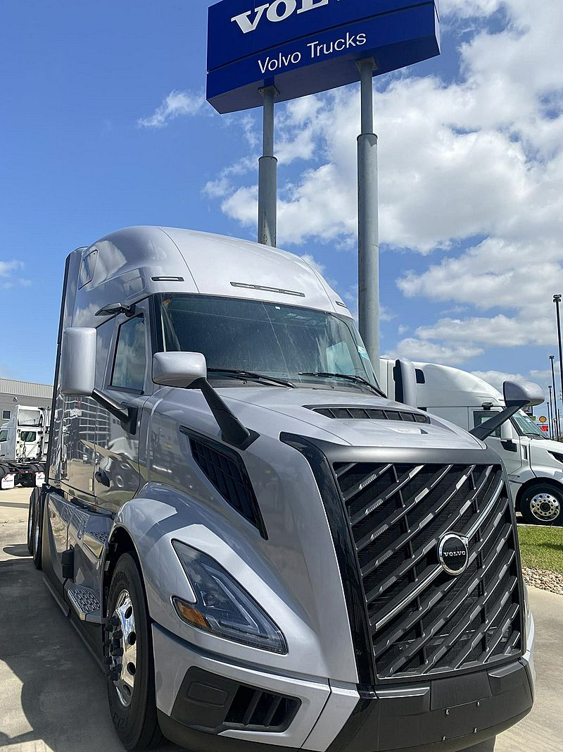2025 Volvo VNL 860 For Sale | 74" Sleeper | #1222134