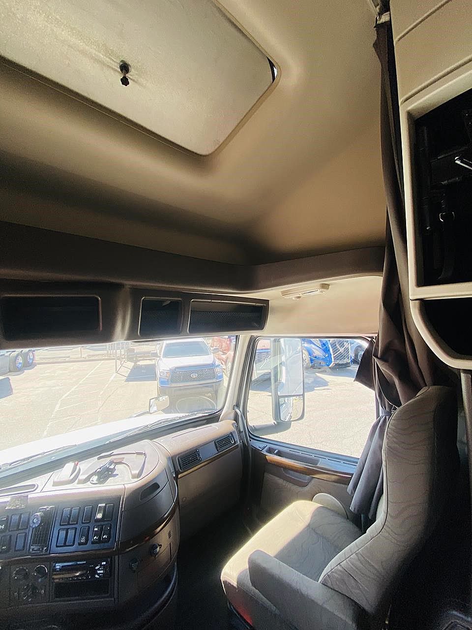 2016 Volvo VNL 670 For Sale | Sleeper Truck | #1096565