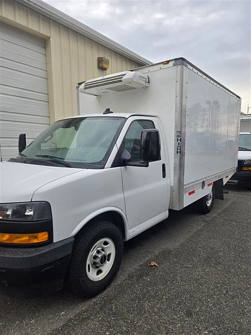 Box Trucks For Sale (New & Used)