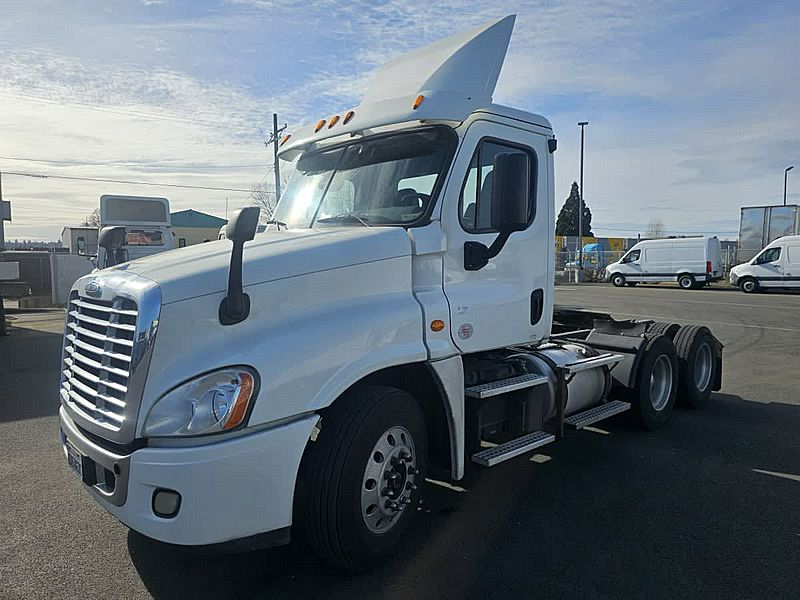 2015 Freightliner Cascadia Semi Trucks For Sale | 1000+ Available