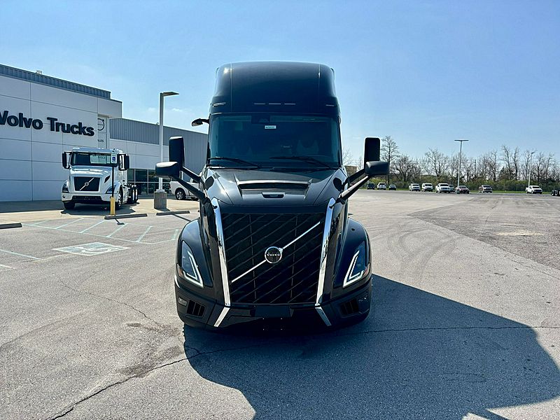 2025 Volvo VNL 860 For Sale | 74" Sleeper | #V693445