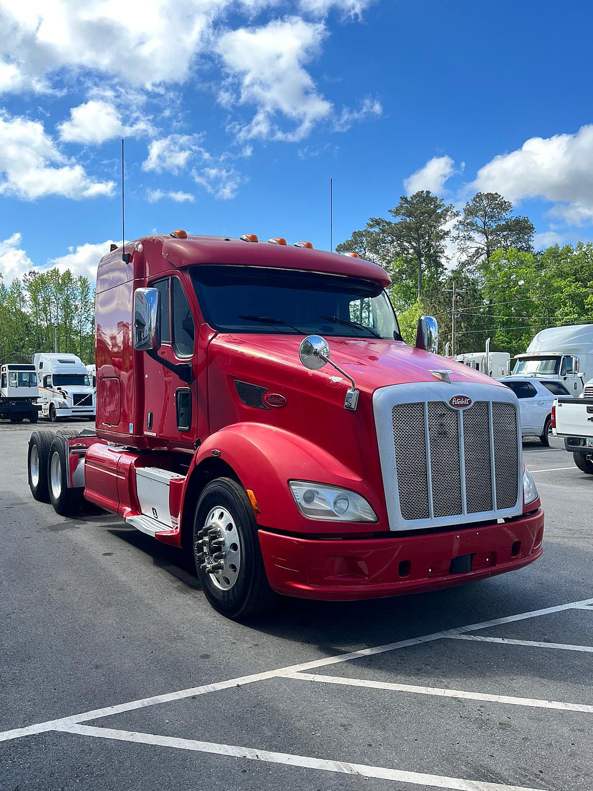 2012 Peterbilt 587 For Sale | Mid Roof Sleeper | #AJM132656