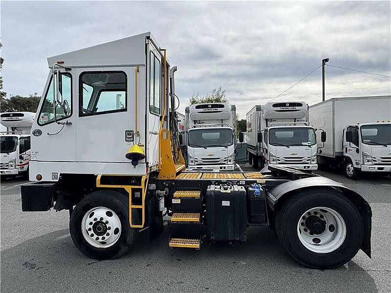 2017 Capacity SABRE 5 4X2 For Sale | Yard Spotter | # 803918