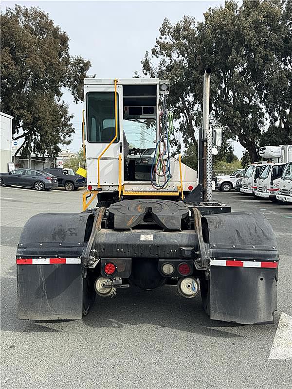 2017 Capacity SABRE 5 4X2 For Sale | Yard Spotter | # 803918