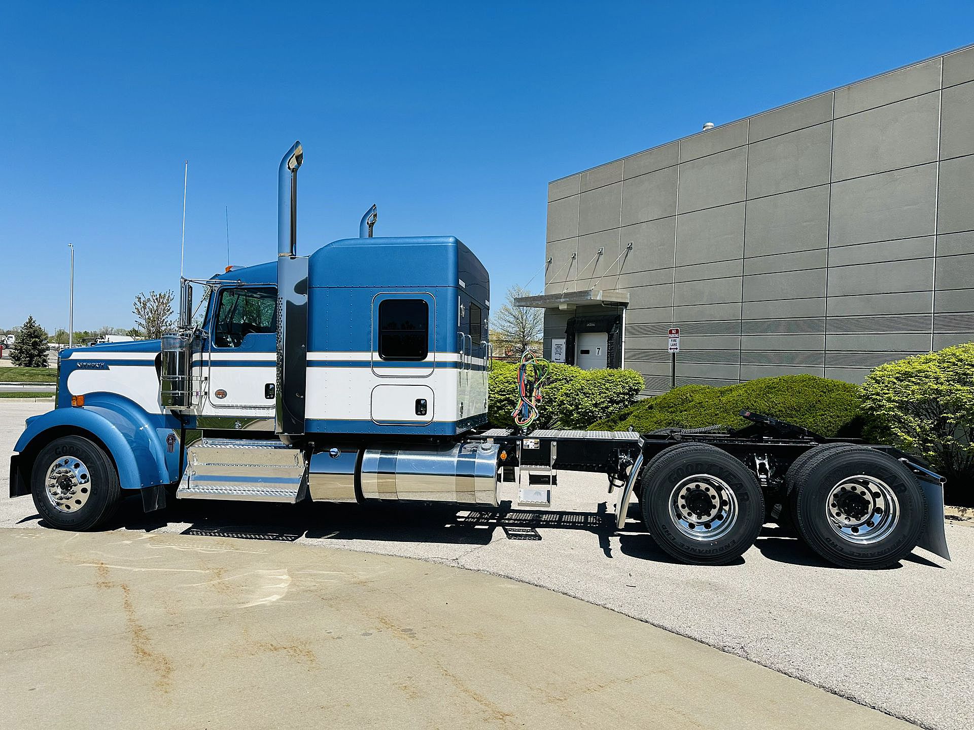 2026 Kenworth W900L For Sale | 72" Sleeper | #0598855
