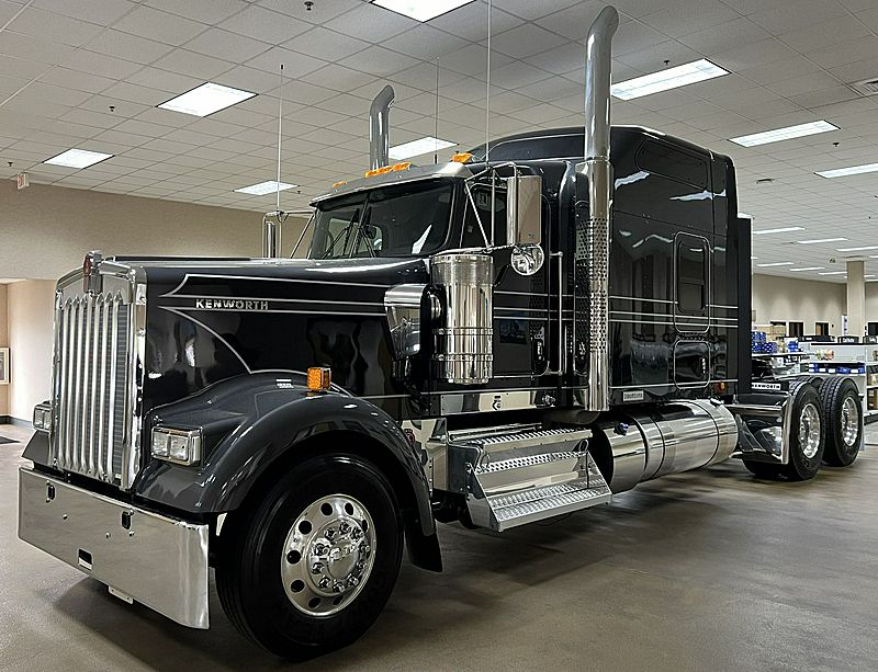 2026 Kenworth W900L For Sale | 86" Sleeper | #0598922