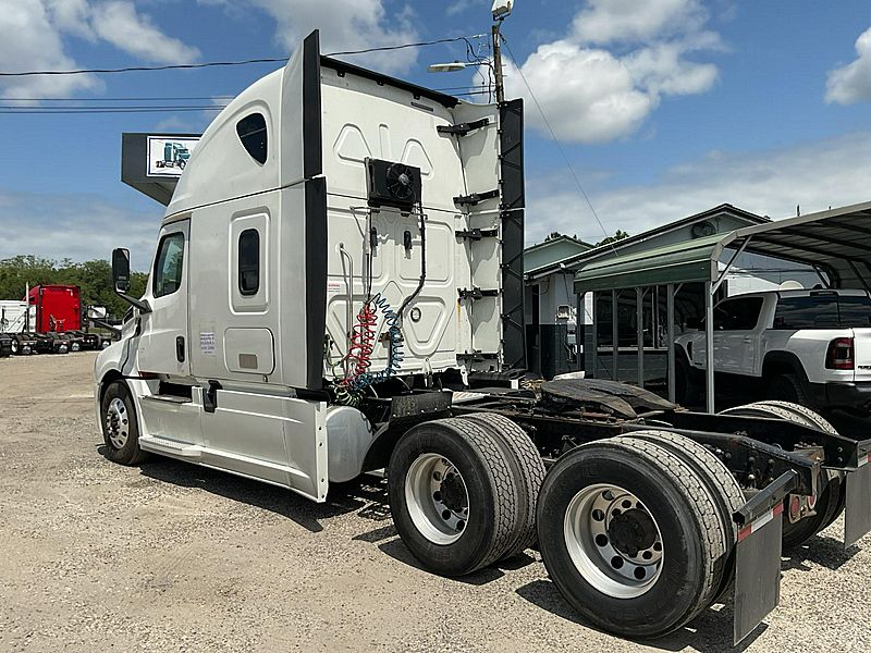 2018 Freightliner Cascadia For Sale | 70" Sleeper | #3724