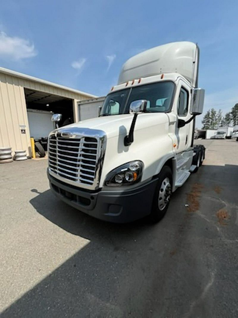 2018 Freightliner CASCADIA 125 For Sale | Day Cab | #765957