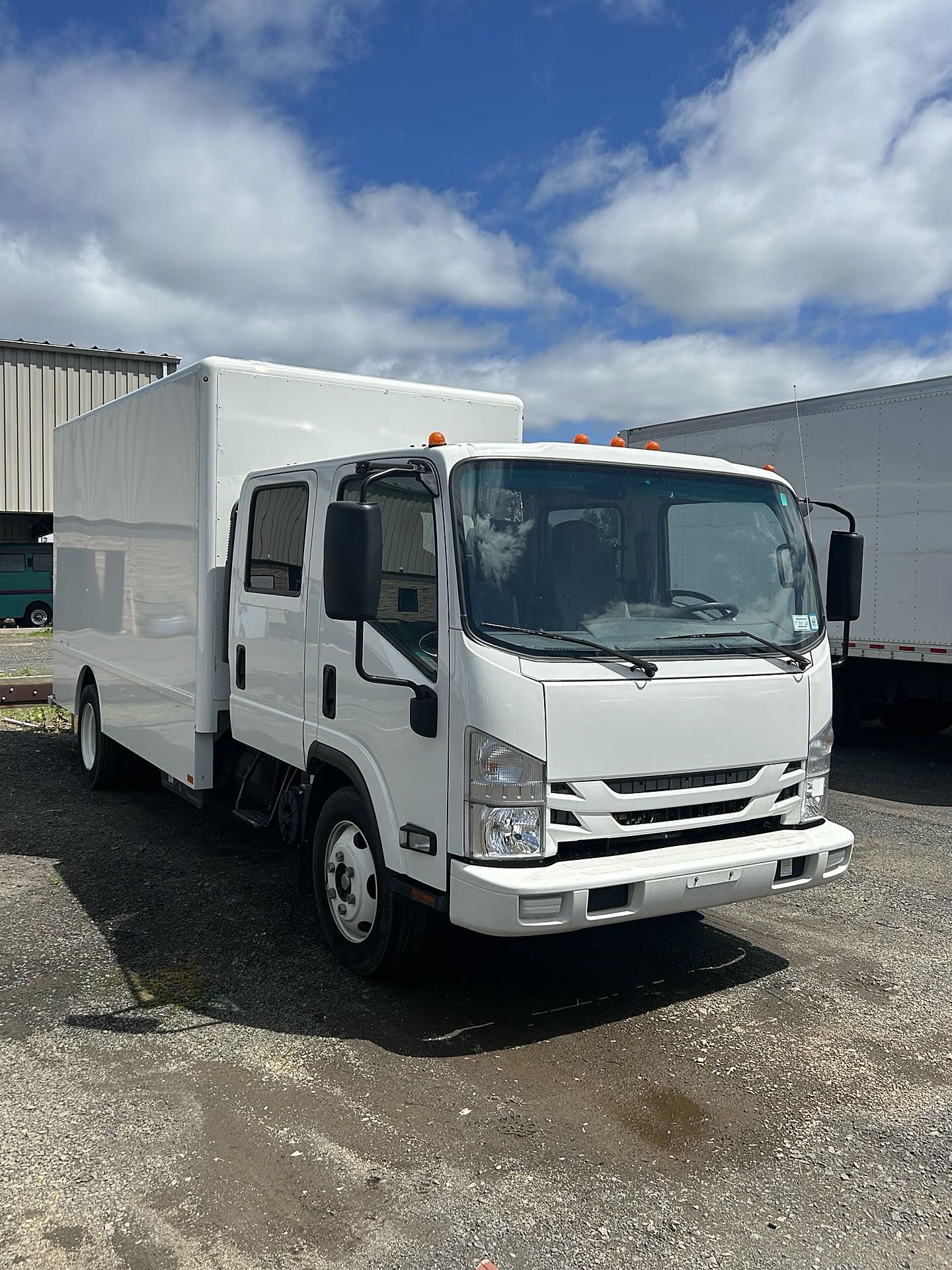 2022 Isuzu nrr crew cab For Sale | 15' | Non CDL | #T-N7304191