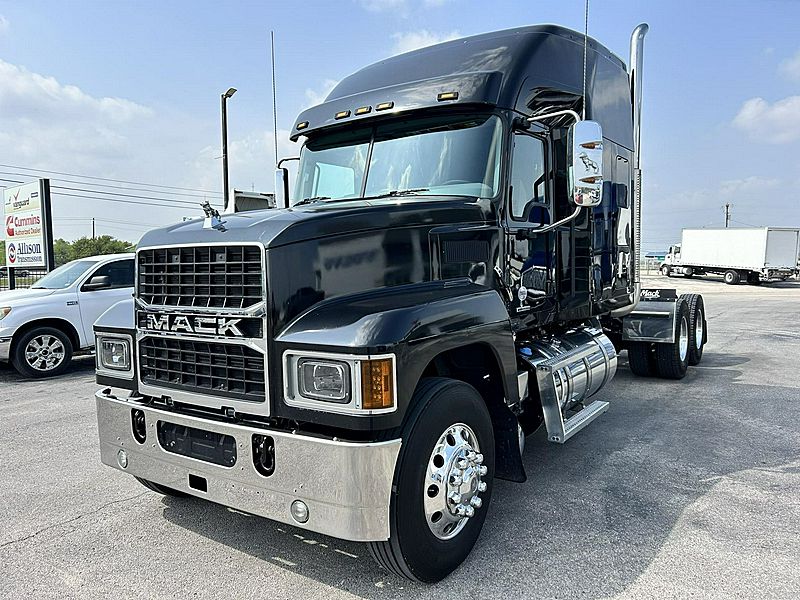 2022 Mack PINNACLE 64T For Sale | 70" Sleeper | #1229131
