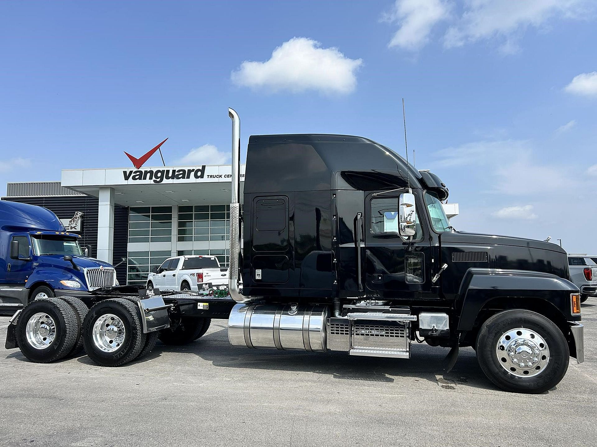 2022 Mack PINNACLE 64T For Sale | 70" Sleeper | #1229131