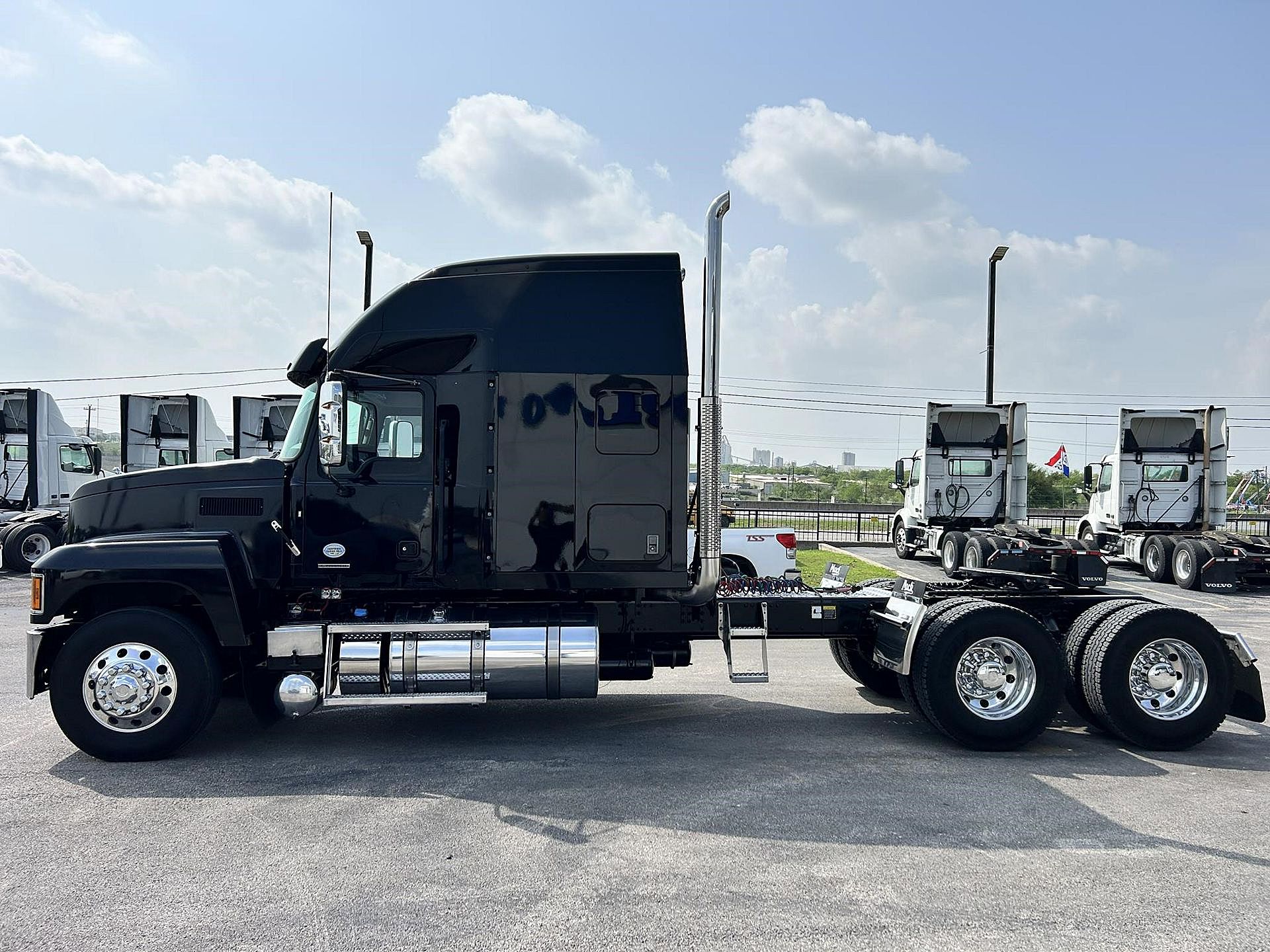2022 Mack PINNACLE 64T For Sale | 70" Sleeper | #1229131