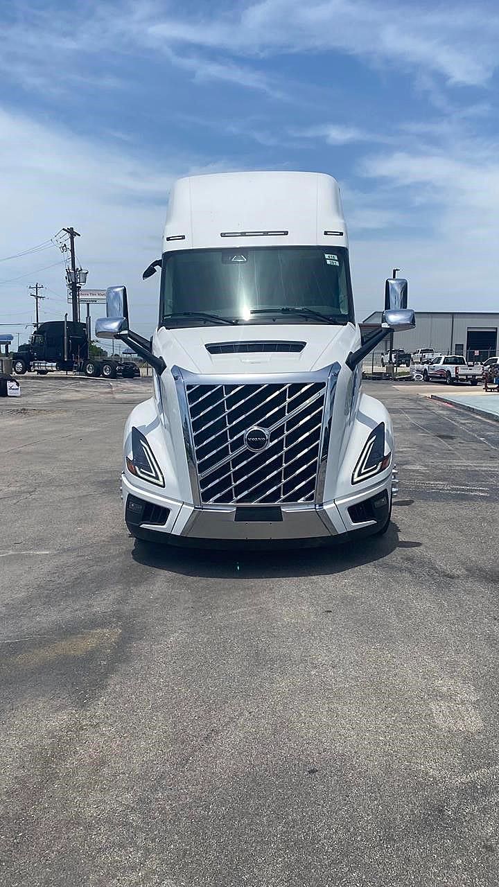 New Volvo VNL Sleeper Trucks For Sale in Texas