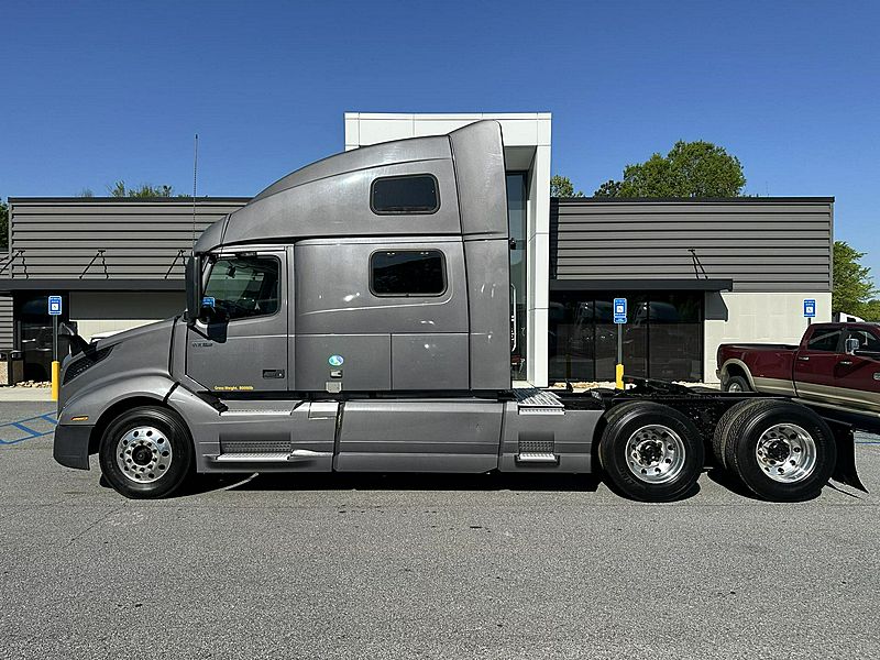 2020 Volvo VNL 860 For Sale | Raised Roof Sleeper Sleeper | #1007435