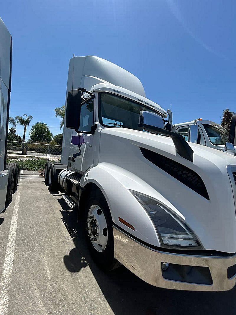 2019 Volvo VNL64T-300 For Sale | Day Cab | #787035
