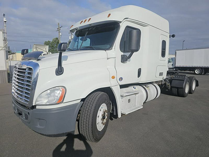2018 Freightliner CASCADIA 125 For Sale | 48" Sleeper | #762047