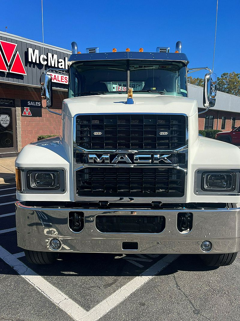 2026 Mack Pinnacle PI64T M778 For Sale | Daycab Sleeper | #M018095