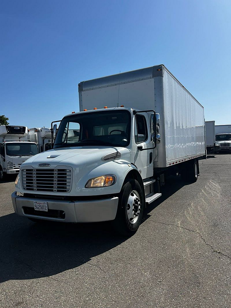 2020 Freightliner M2 106 For Sale | 26' Box | #898031