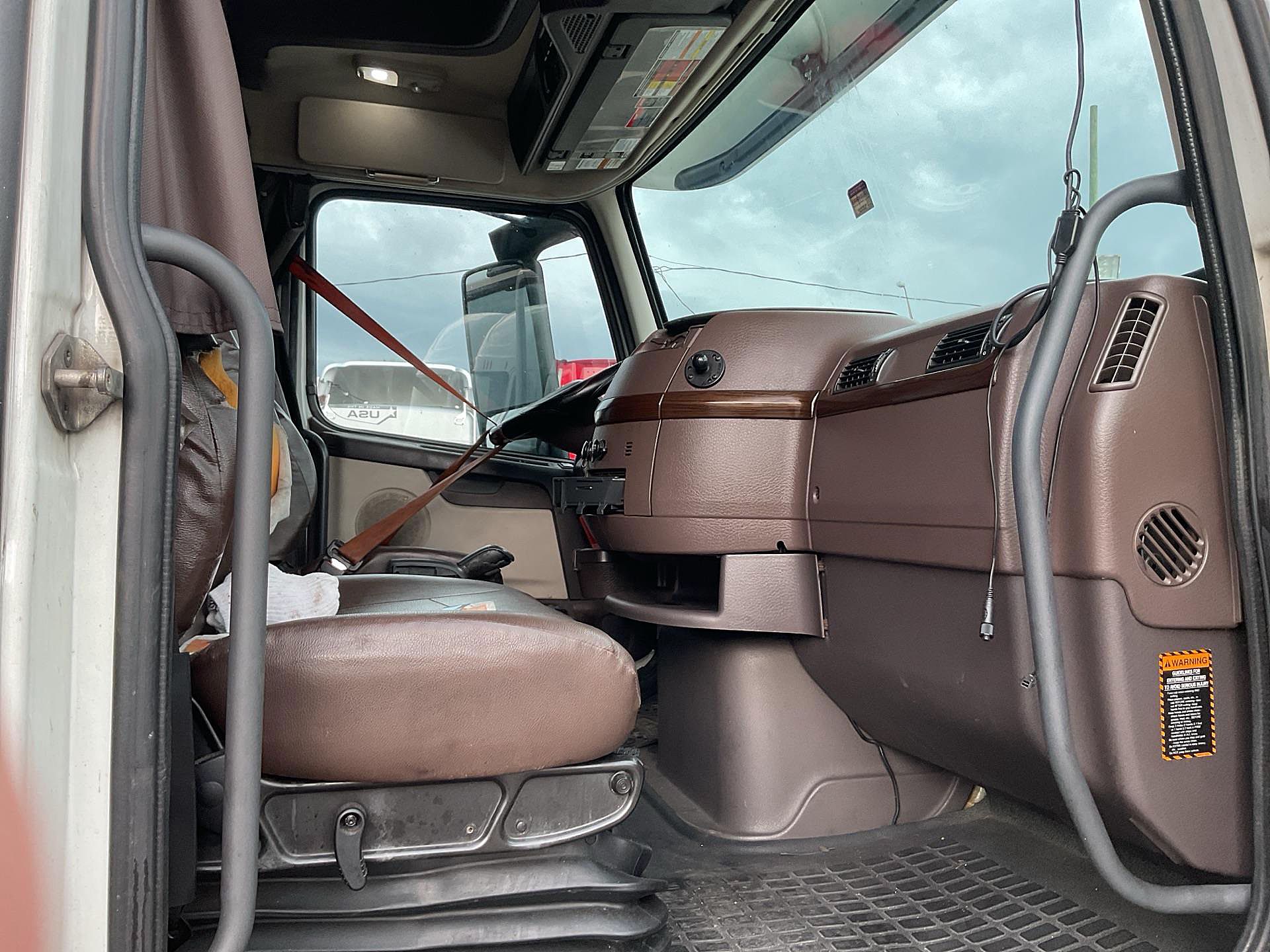 2015 Volvo VNL 670 For Sale | 67" Sleeper | #3936