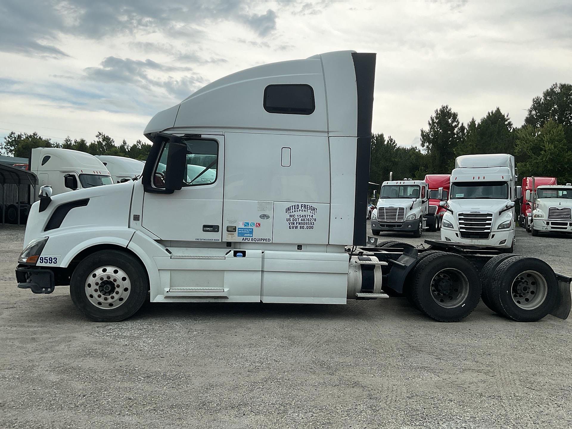 2015 Volvo VNL 670 For Sale | 67" Sleeper | #3936
