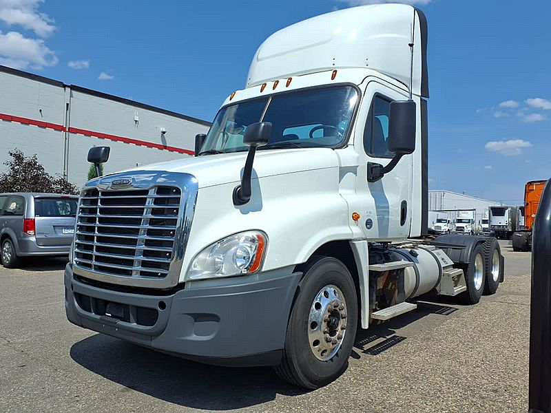 2018 Freightliner CASCADIA 125 For Sale | Day Cab | #681831