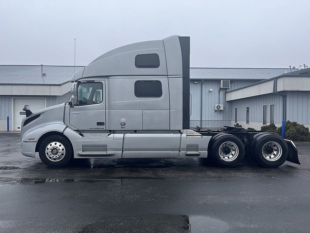 2021 Volvo Trucks VNL 860 For Sale | 77" Sleeper | #U8346
