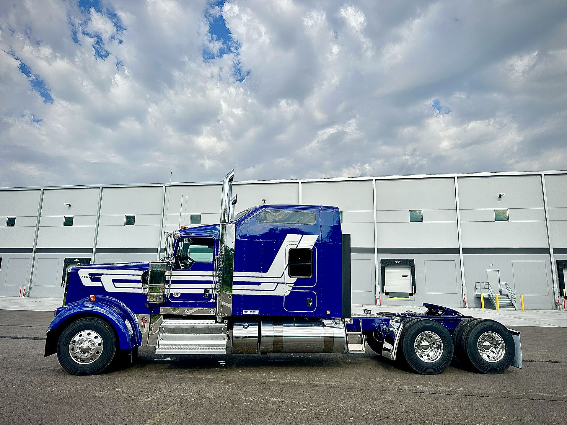 2026 Kenworth W900L For Sale | 86" Sleeper | #0604273
