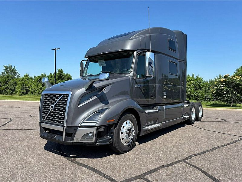 2018 Volvo Trucks VNL 860 For Sale | 77" Sleeper | #UG195