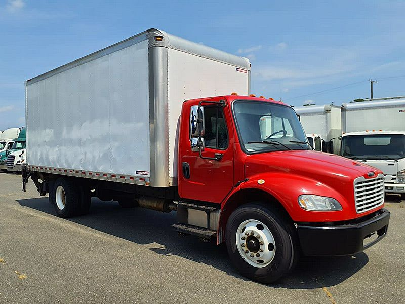 2017 Freightliner M2 106 For Sale | 20' Box | #677631
