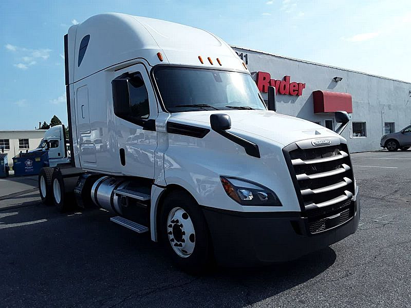 2018 Freightliner CASCADIA For Sale | 72" Sleeper | #578378