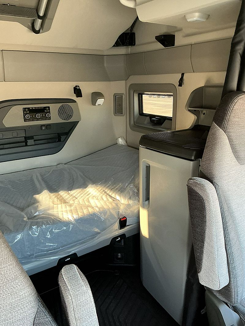 2026 Volvo VNL 860 For Sale | 77" Sleeper | #V710731