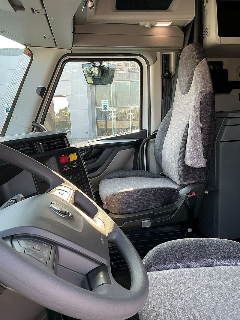 2026 Volvo VNL 860 For Sale | 77" Sleeper | #V710731